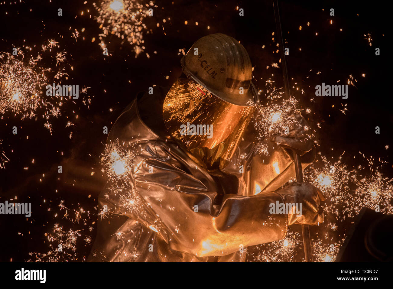 Duisburg, Germany. 10th Dec, 2018. A blast furnace operator takes a ...
