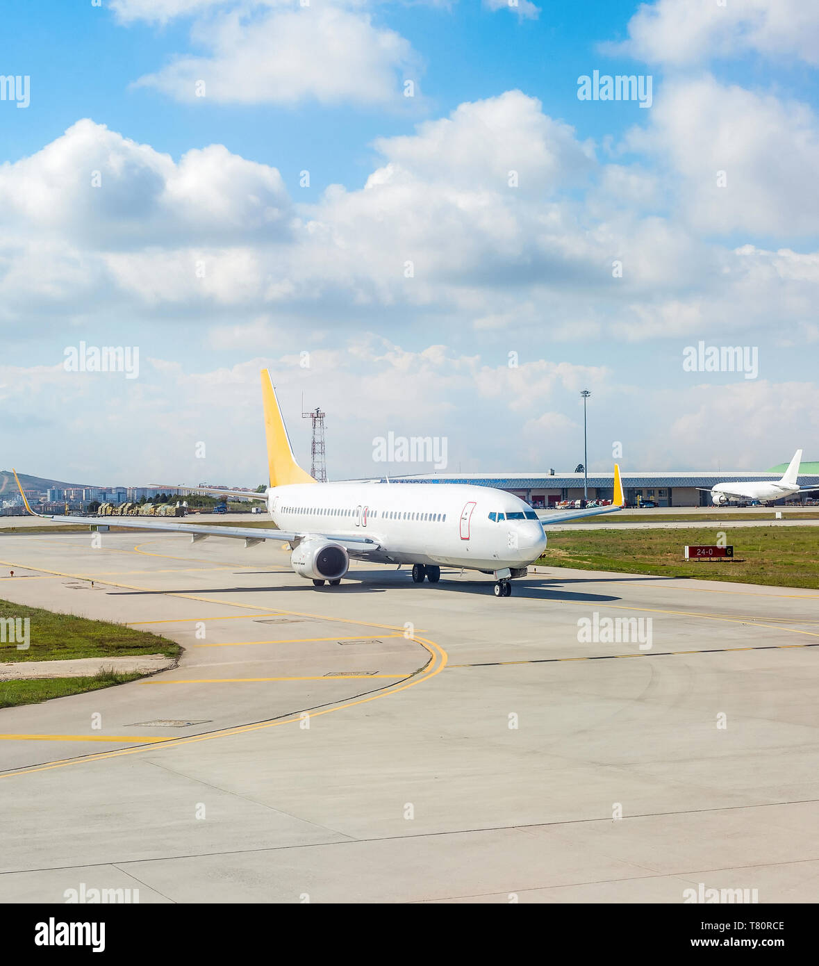Airplanes departuring hi-res stock photography and images - Alamy
