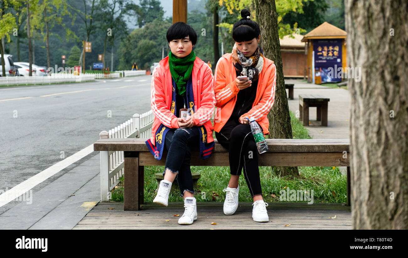 Old chinese sitting on a bench hi-res stock photography and images - Alamy
