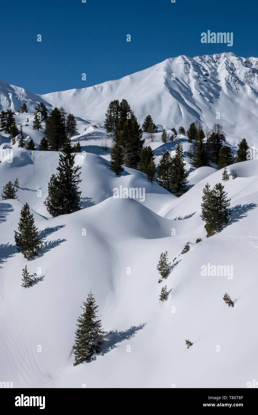 Undulating mountain landscape hi-res stock photography and images - Alamy