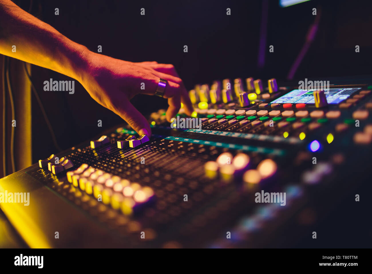 Dj table set mixer audio hi-res stock photography and images - Alamy