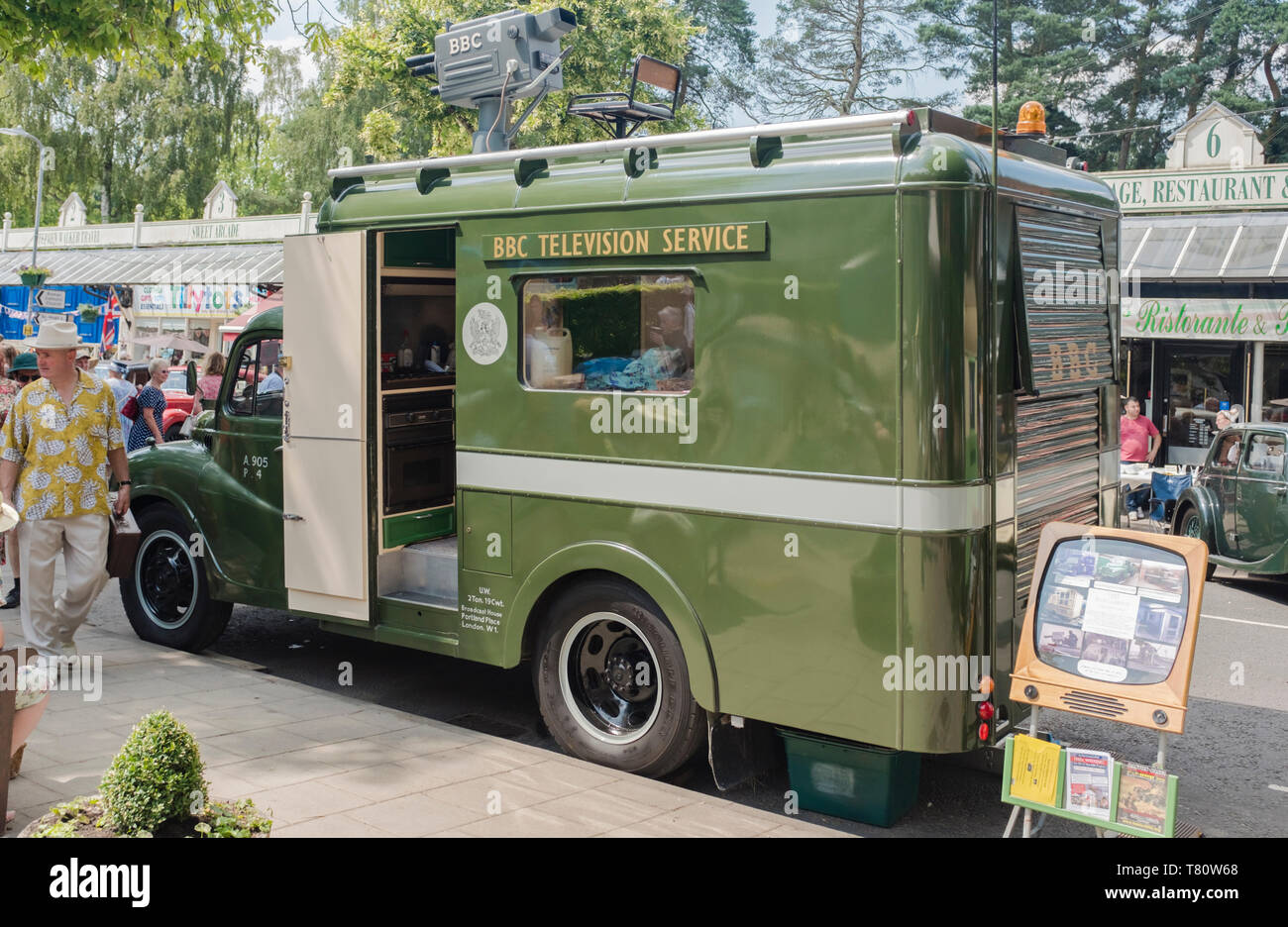 Bbc outside broadcast hi-res stock photography and images - Alamy
