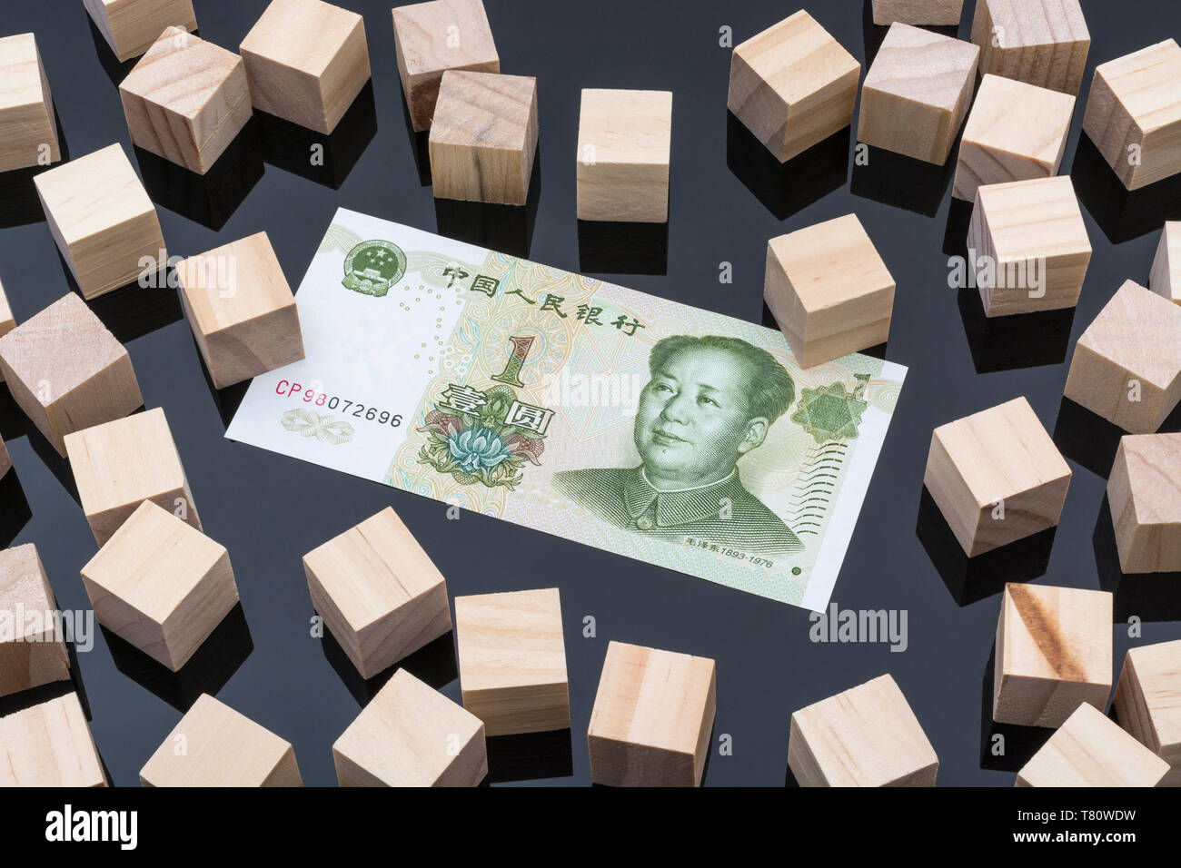 Falling money 2020 notes hi-res stock photography and images - Alamy