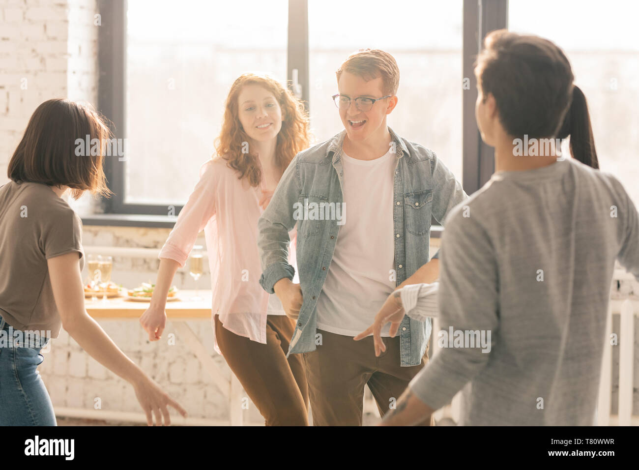 Casual dancers hi-res stock photography and images - Alamy