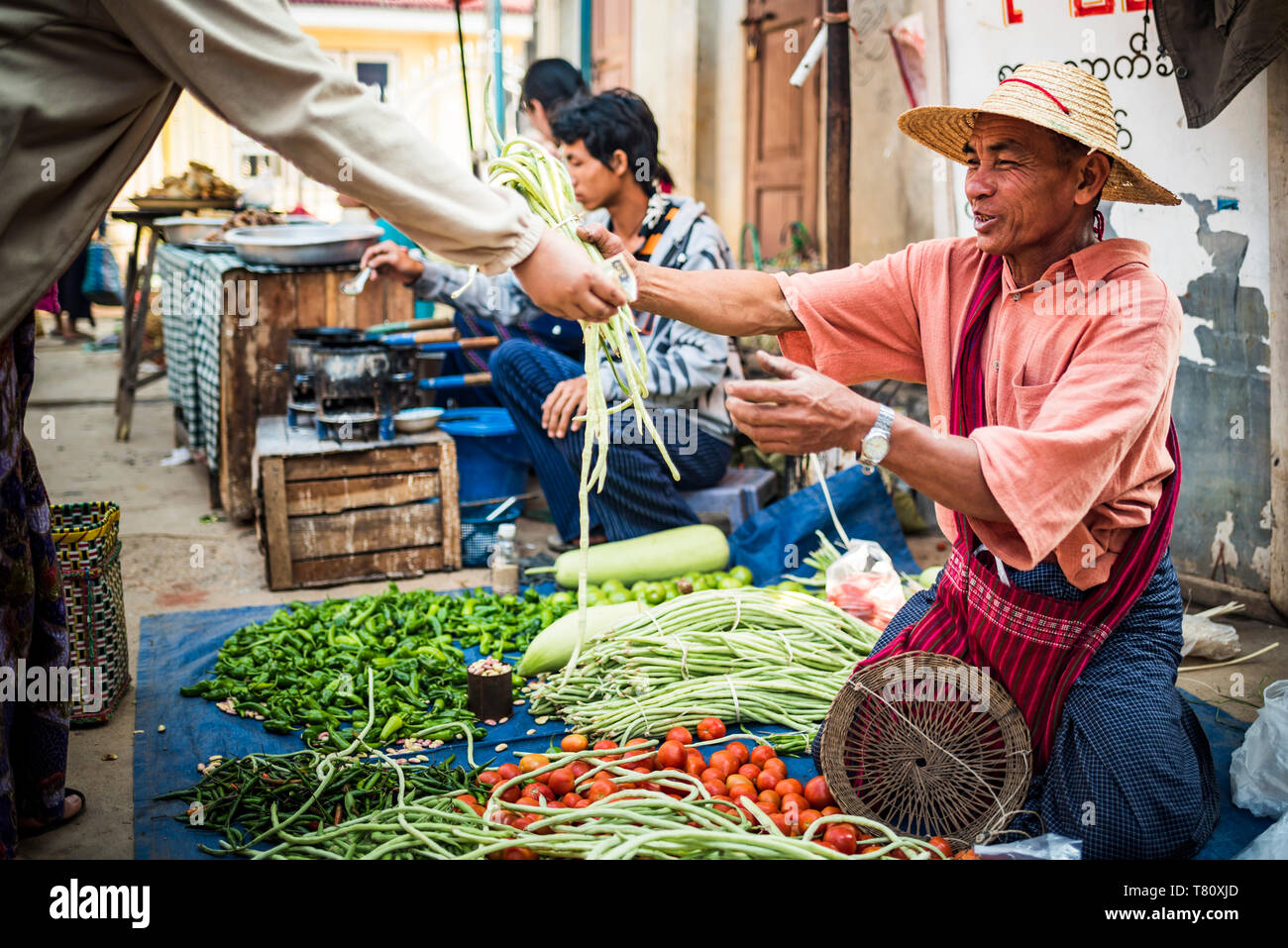 Myanmar fresh food markets hi-res stock photography and images - Alamy