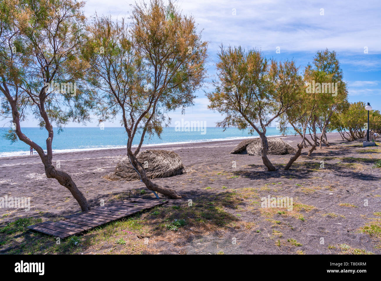 Black sand beach in Perissa, Santorini, Greece Stock Photo - Alamy