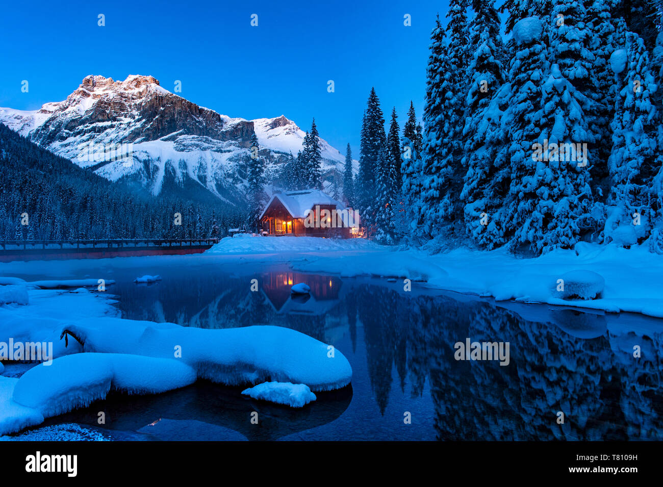 Cilantro Lodge at Emerald Lake in winter, Emerald Lake, Yoho National ...