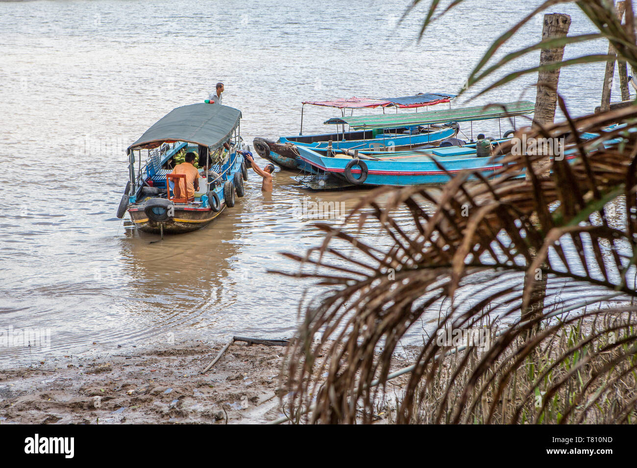 River traders on the Mekong River, Vietnam Stock Photo - Alamy