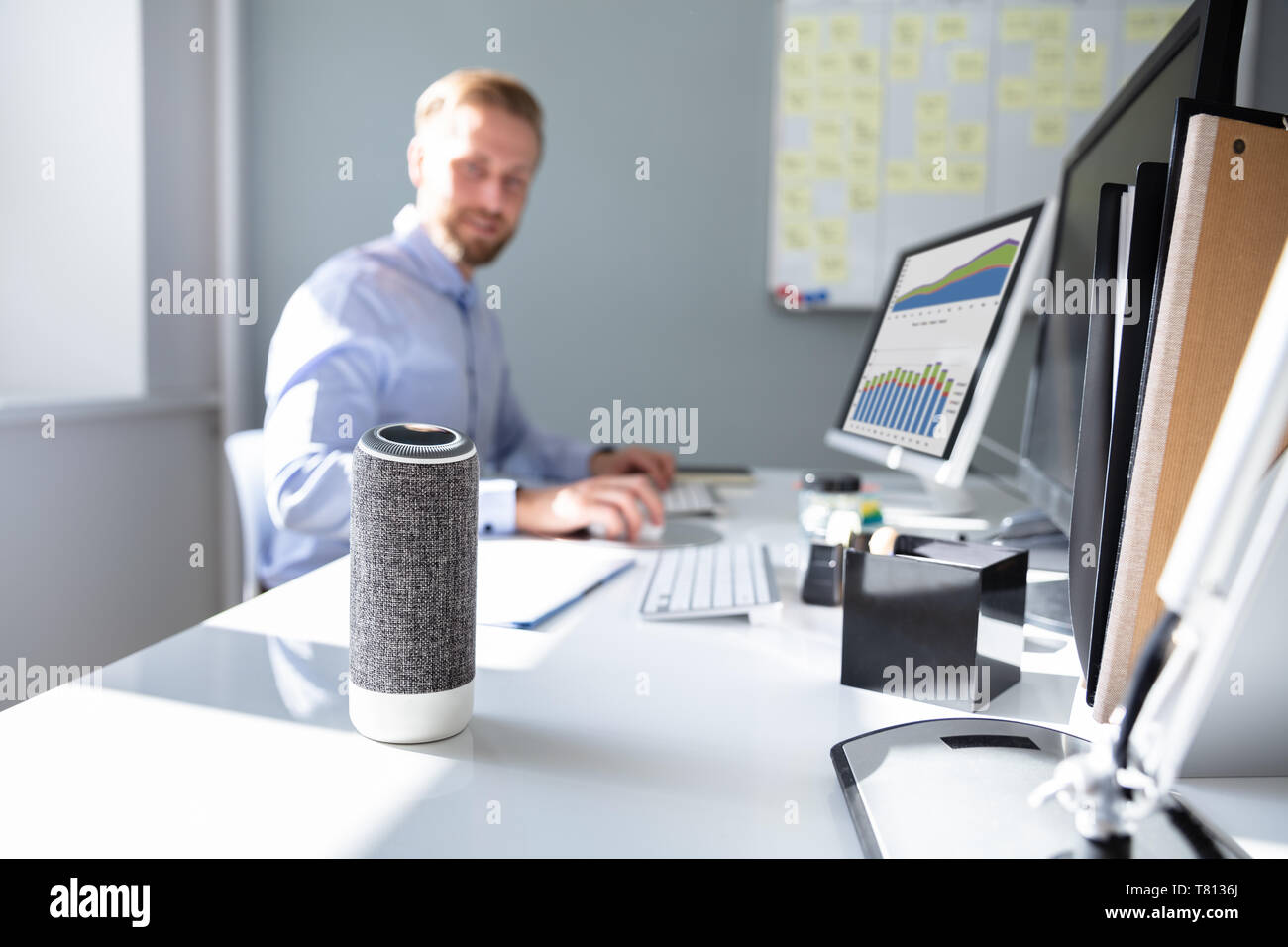 Digital assistant smart speaker hi-res stock photography and images - Alamy