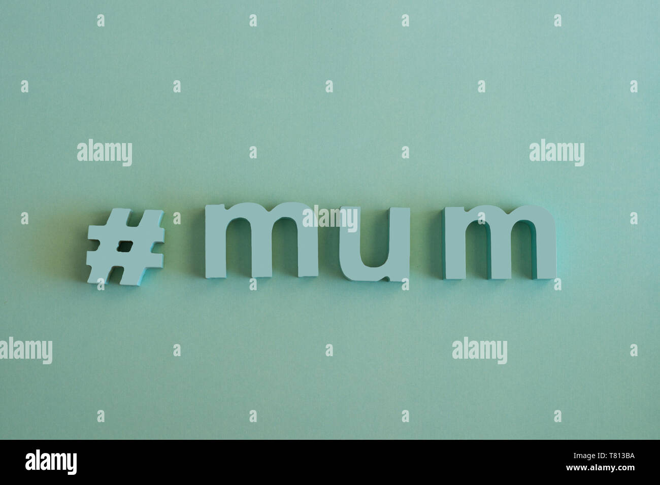 Mum sign with hashtag on colored background Stock Photo - Alamy
