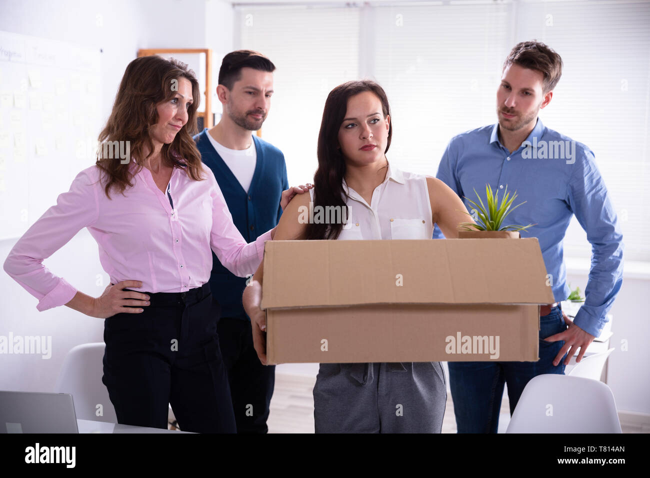 Woman leaving office desk hi-res stock photography and images - Alamy