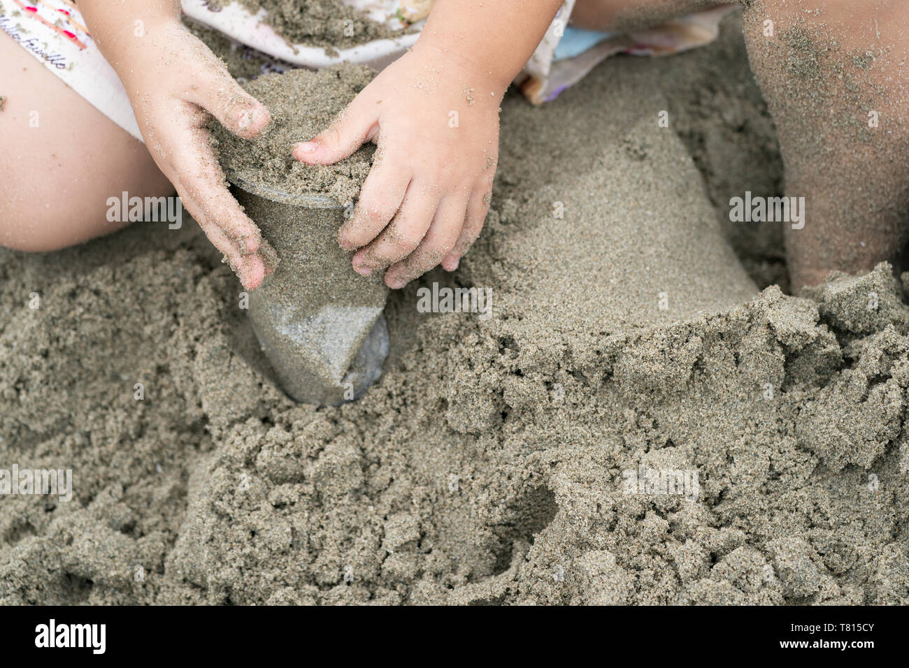 Unclean beach hi-res stock photography and images - Alamy