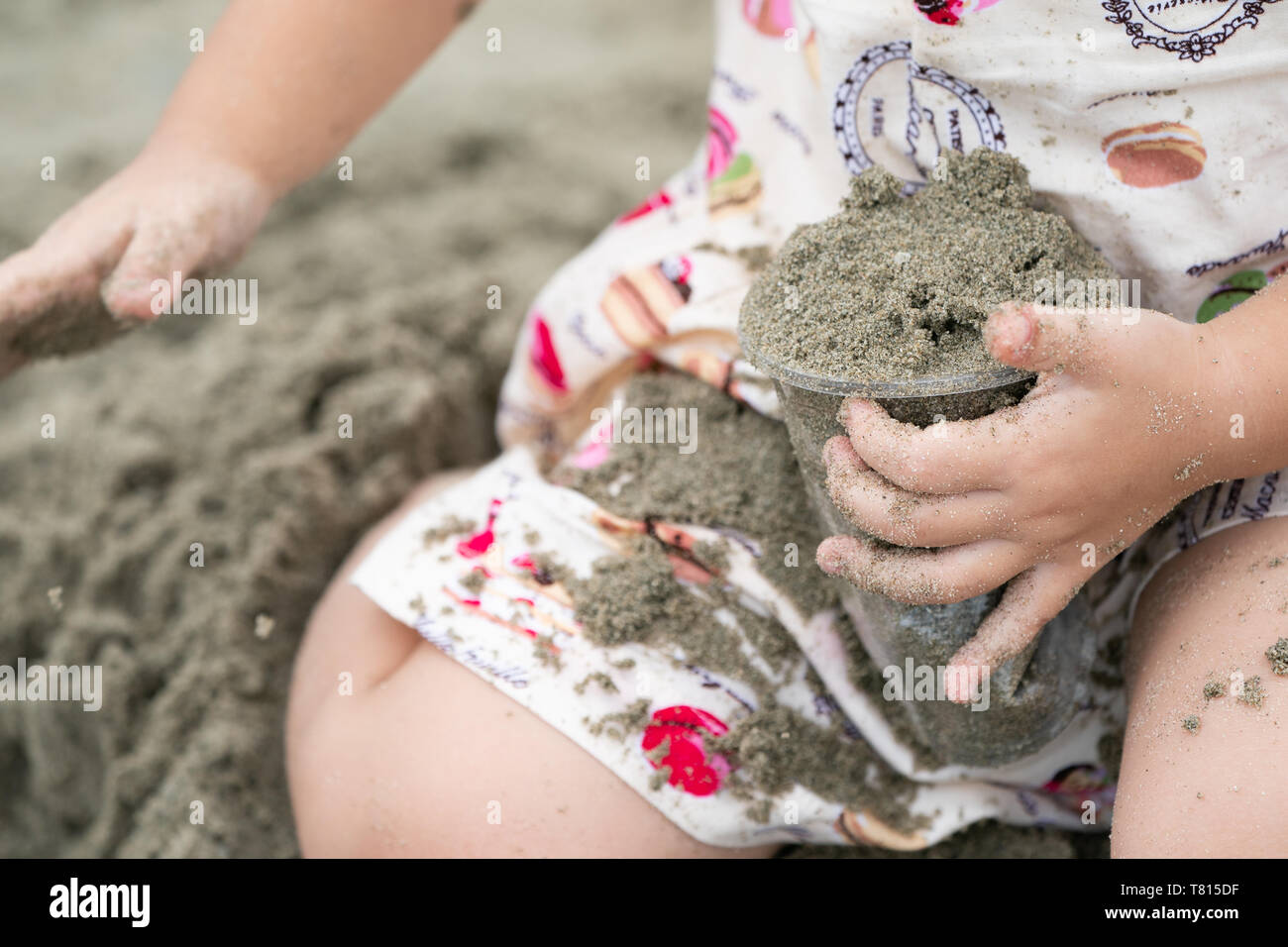 Unclean beach hi-res stock photography and images - Alamy