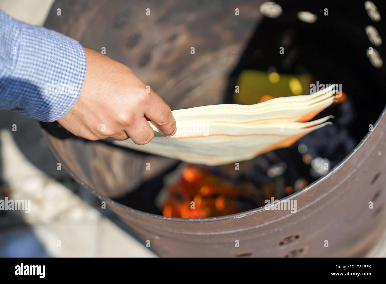 Gold chinese joss paper hi-res stock photography and images - Alamy