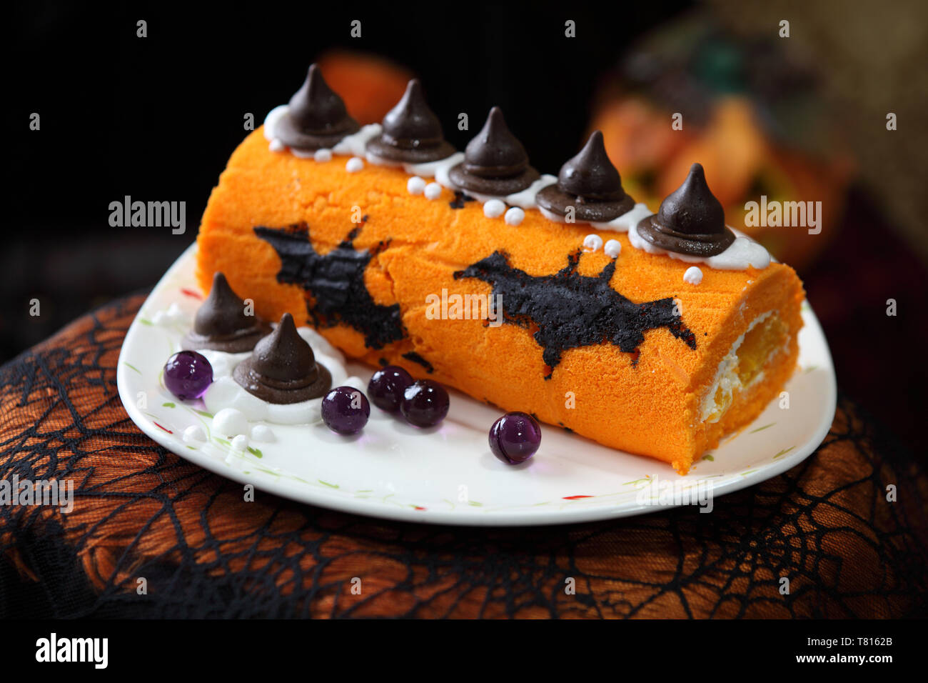 Cream cake face hi-res stock photography and images - Alamy