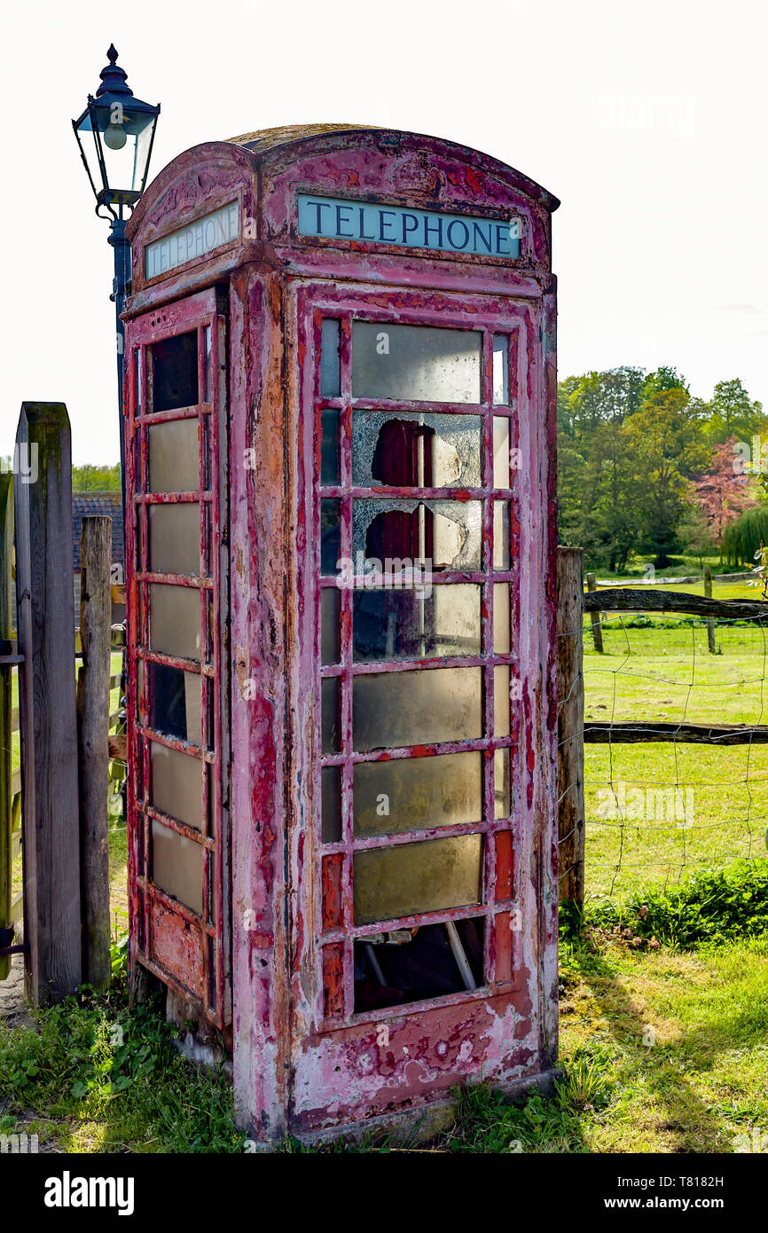 Abandoned Telephone box in Eynsford Village Stock Photo - Alamy