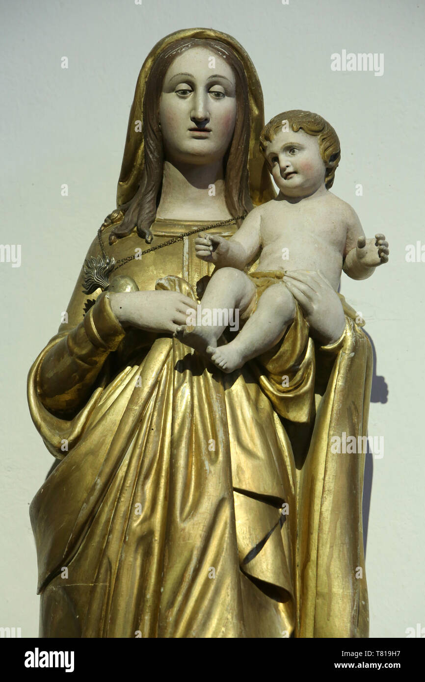 Vierge marie enfant statue hi-res stock photography and images - Alamy