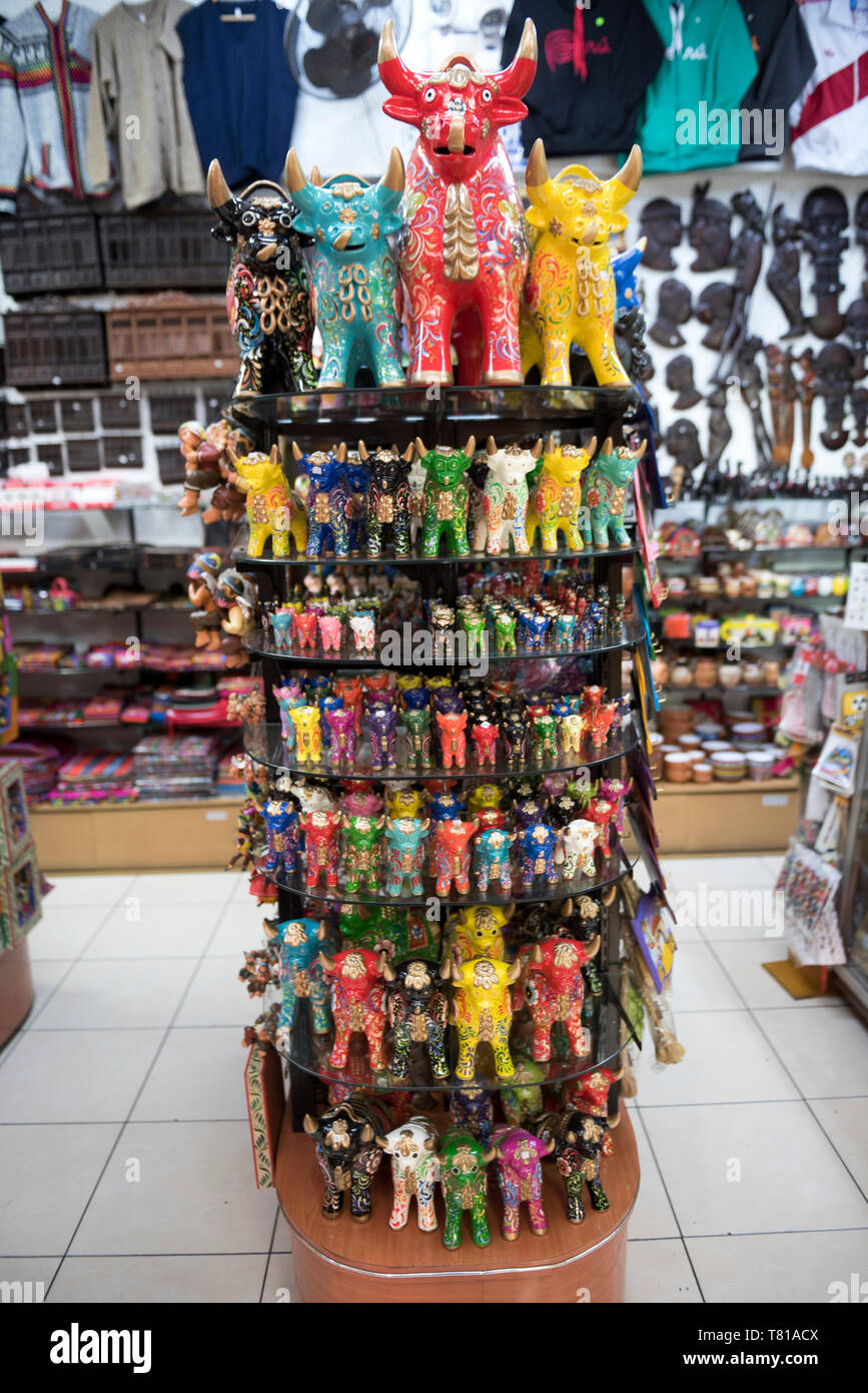Sale of Peruvian crafts in souvenir shop in Peru. Handmade Stock Photo ...