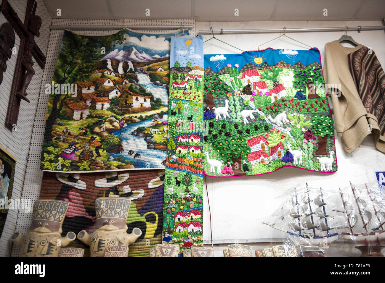 Sale of Peruvian crafts in souvenir shop in Peru. Handmade Stock Photo ...