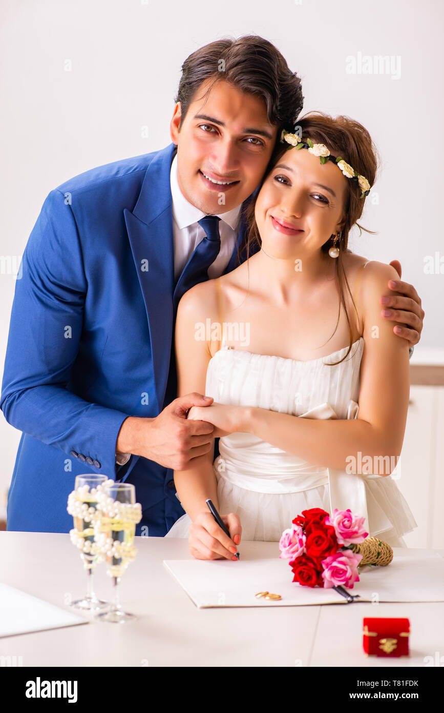 Wedding ceremony with wife and husband Stock Photo - Alamy