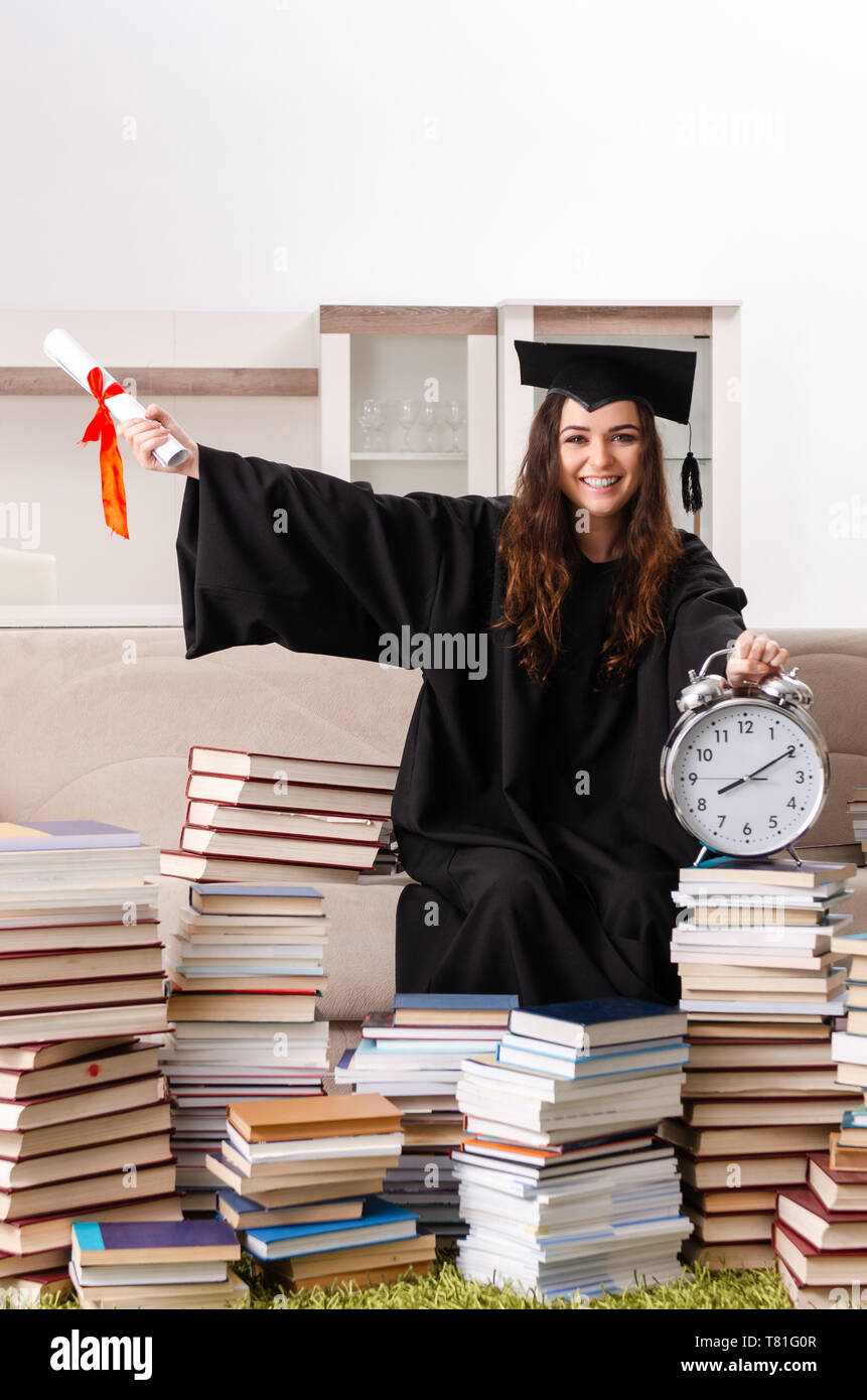 Graduating college late hi-res stock photography and images - Alamy