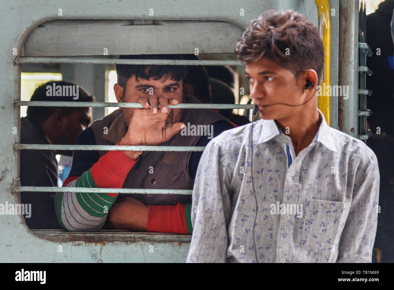 India train people sitting hi-res stock photography and images - Alamy