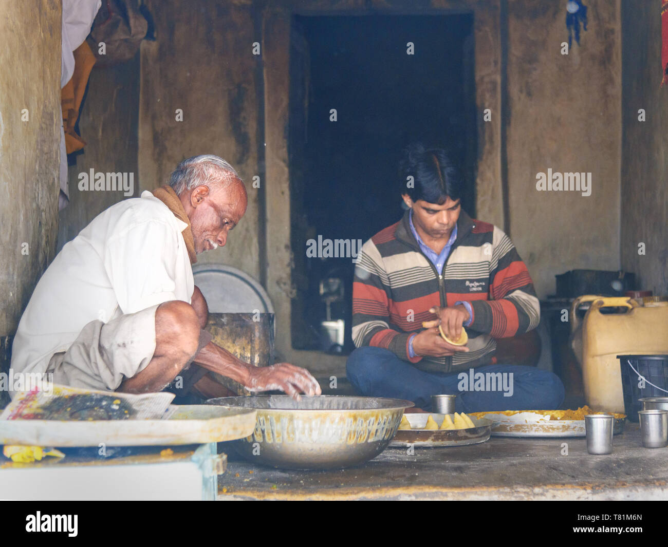 Samosa man hi-res stock photography and images - Alamy