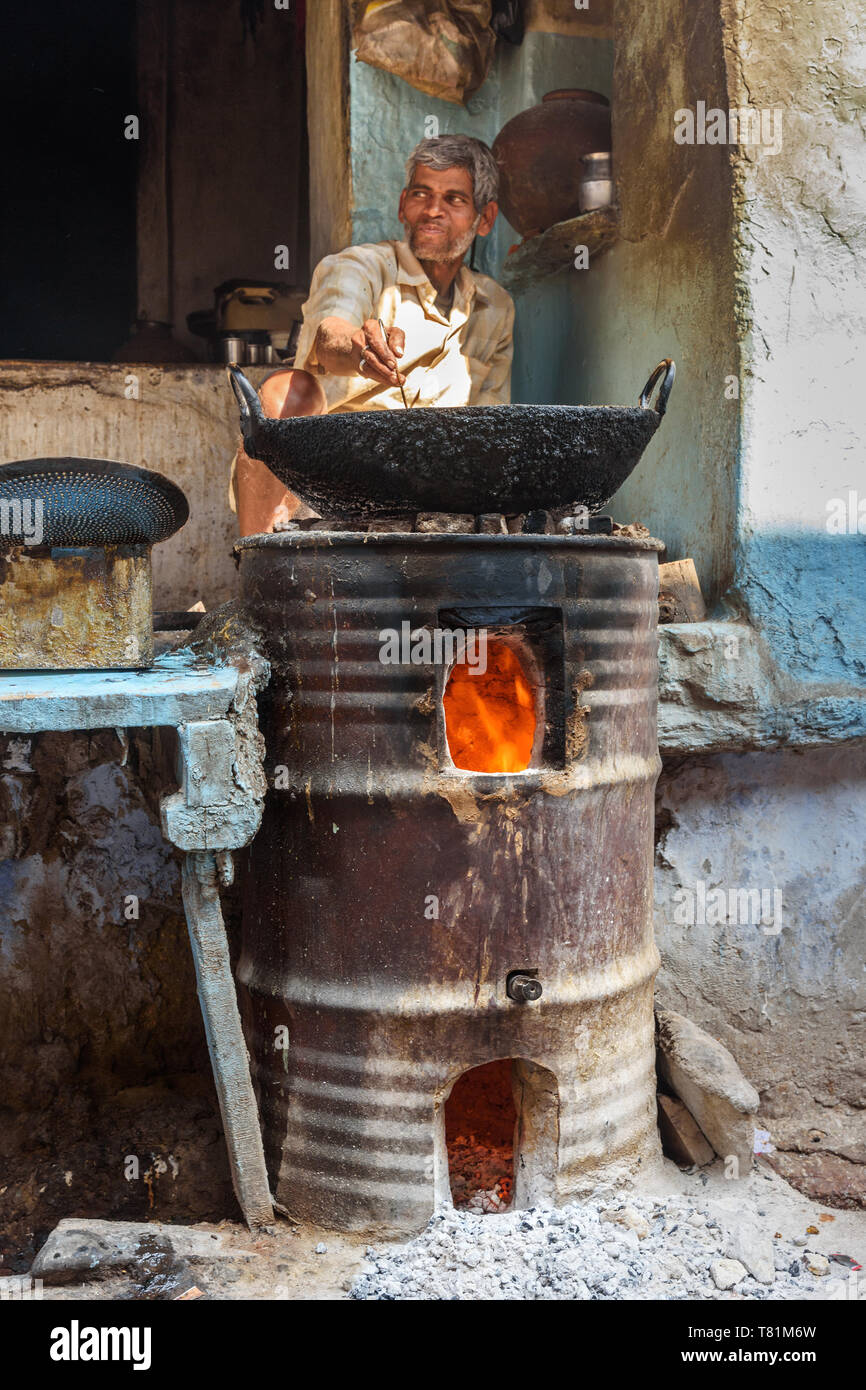 Samosa man hi-res stock photography and images - Alamy