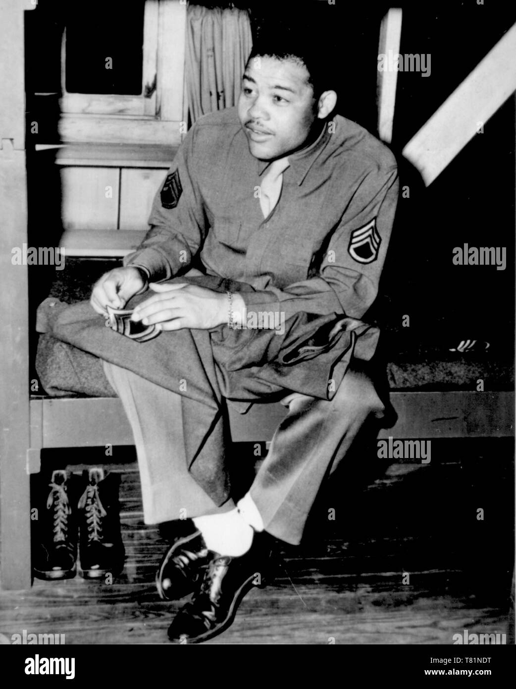 American army sergeant ww2 Black and White Stock Photos & Images - Alamy