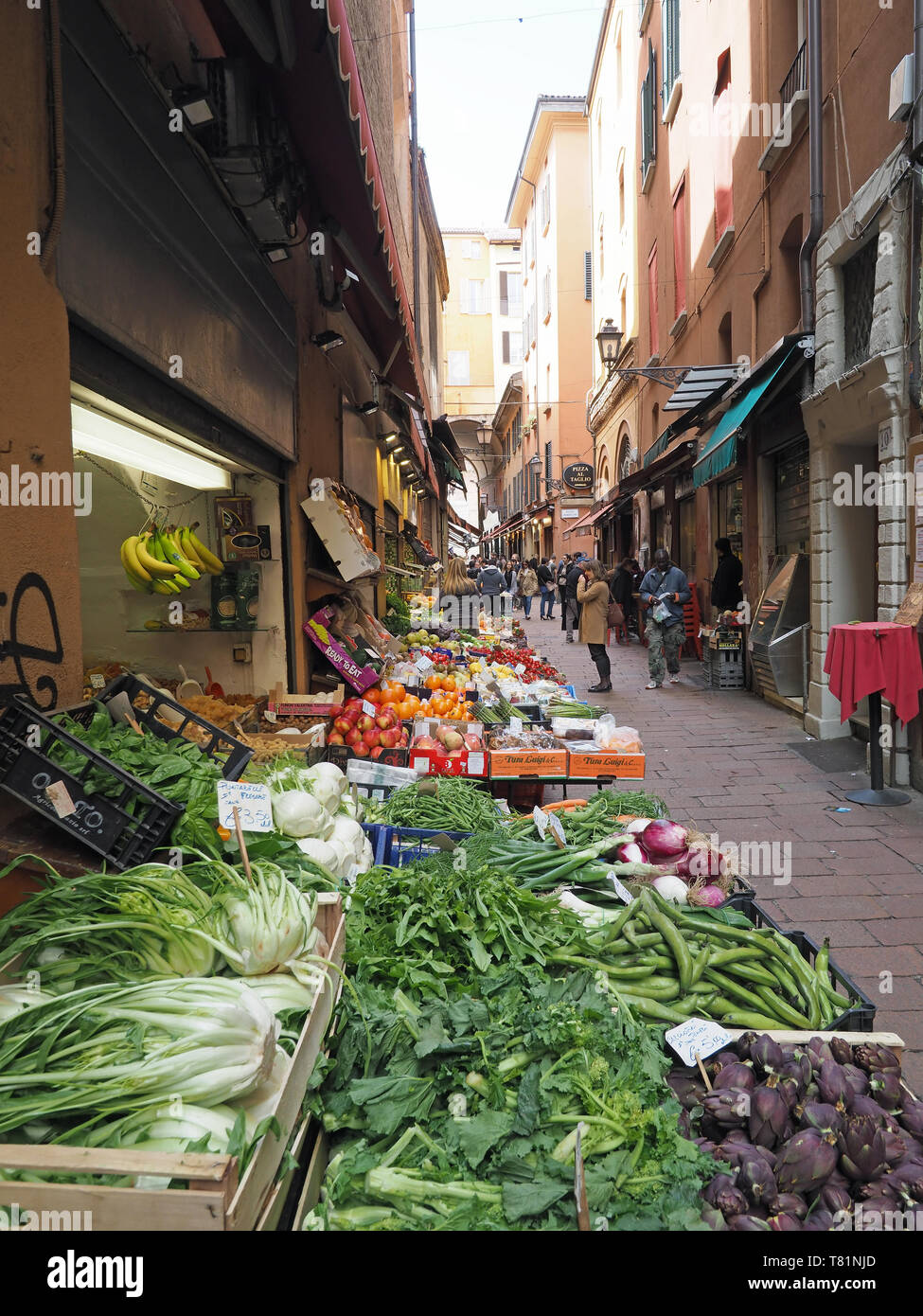 Market stall pavement hi-res stock photography and images - Alamy