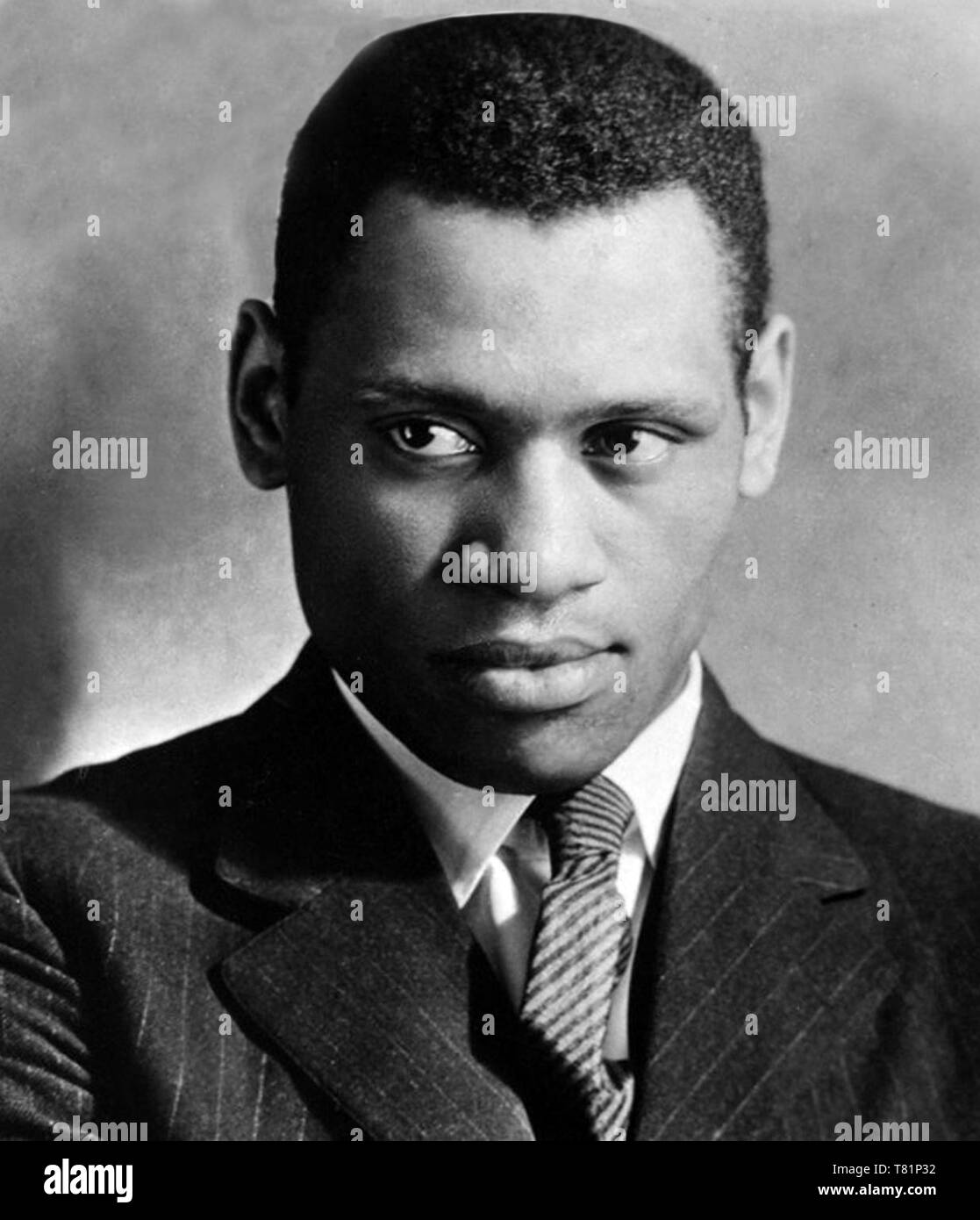 Baritone vocalist hi-res stock photography and images - Alamy