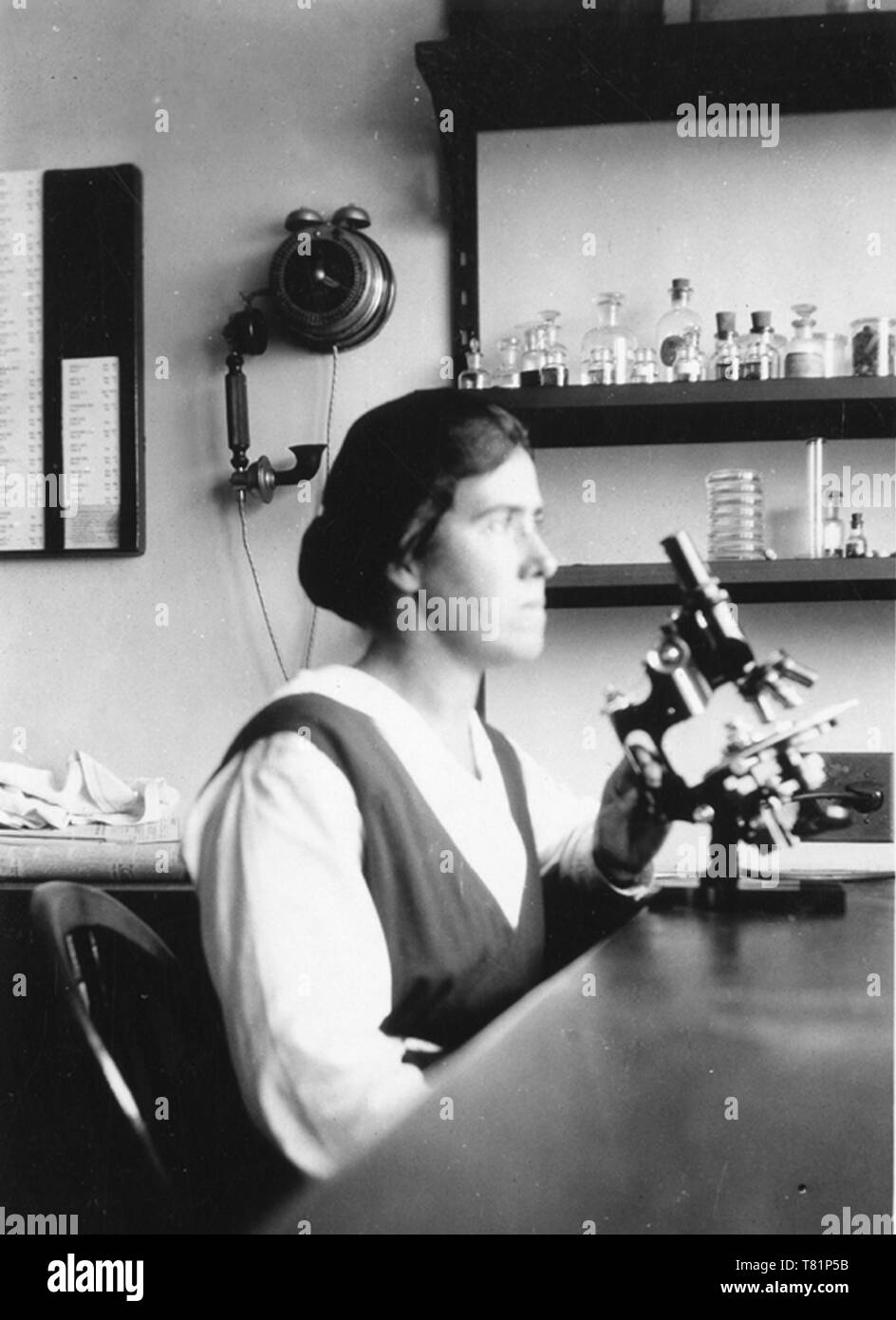 Cytologist hi-res stock photography and images - Alamy