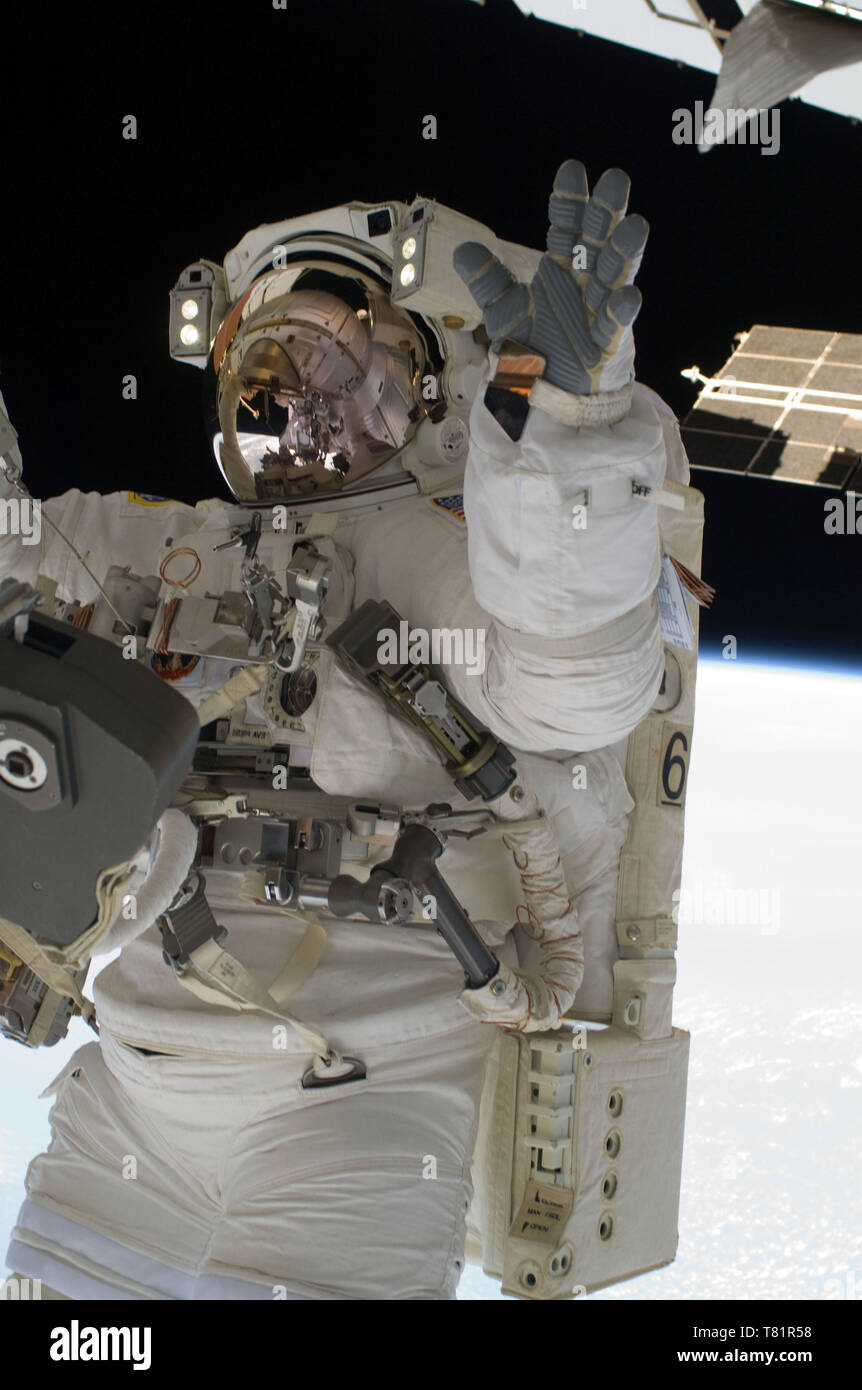 Astronaut Alvin Drew Spacewalk, 2011 Stock Photo - Alamy
