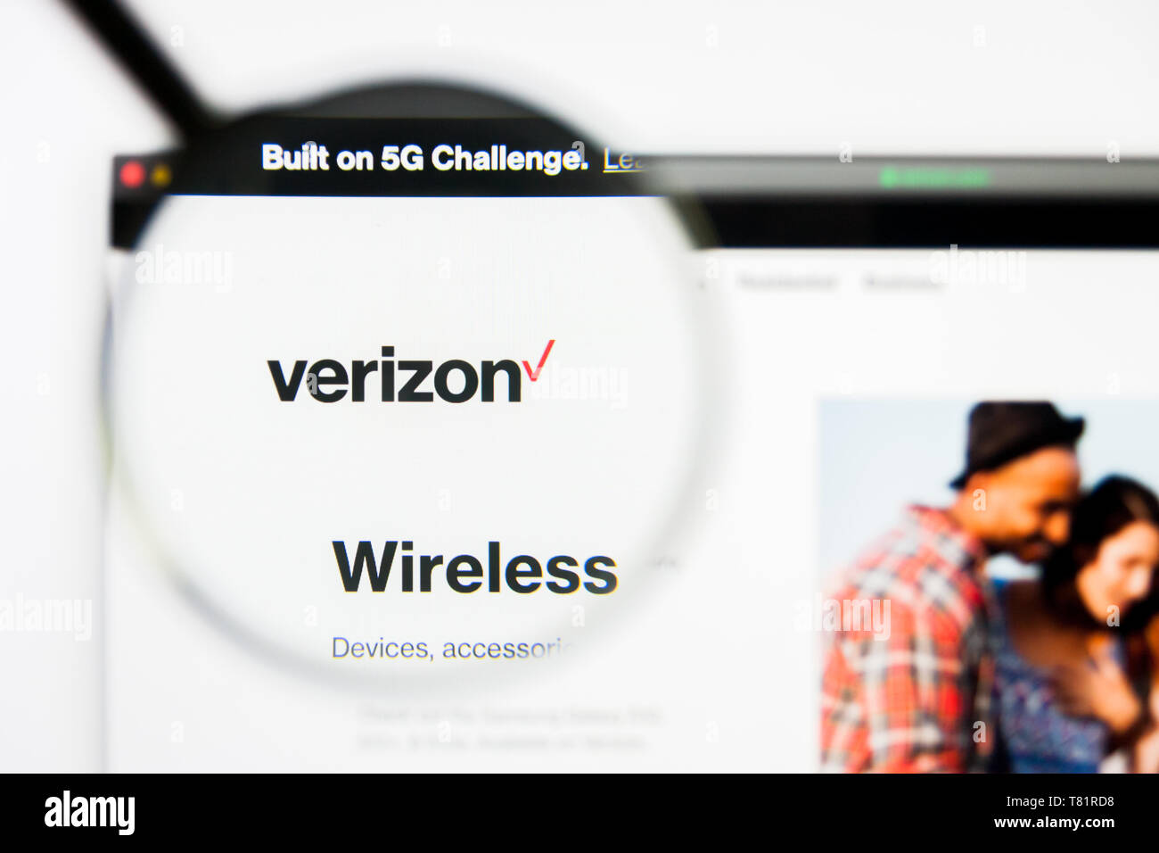 Verizon sign logo hi-res stock photography and images - Alamy