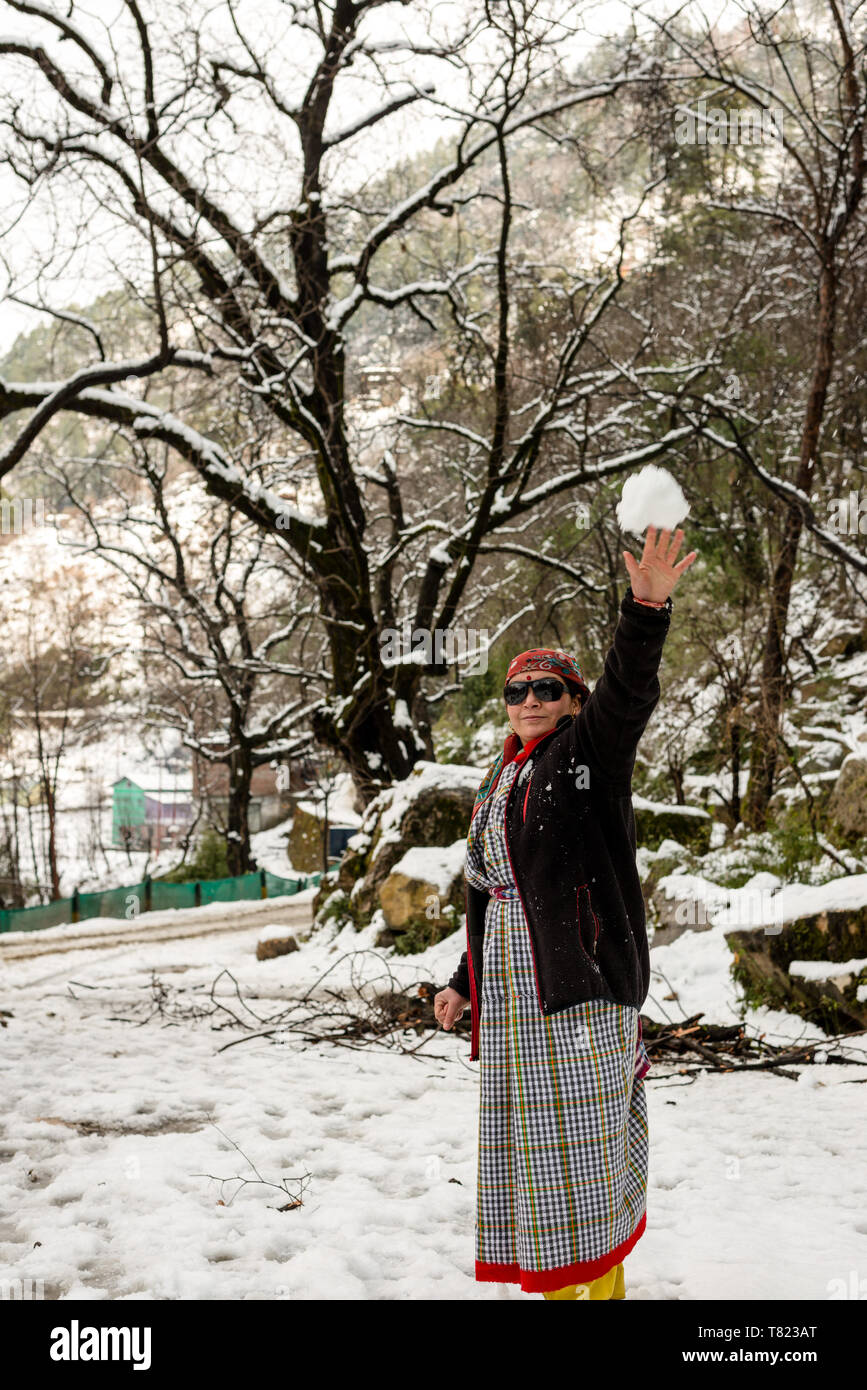Woman in traditional dress manali hi-res stock photography and images ...