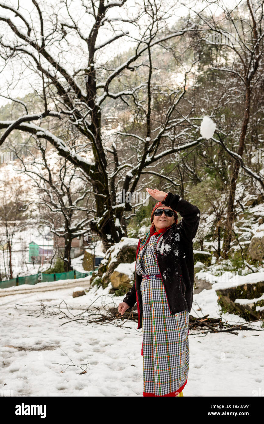 Woman in traditional dress manali hi-res stock photography and images ...