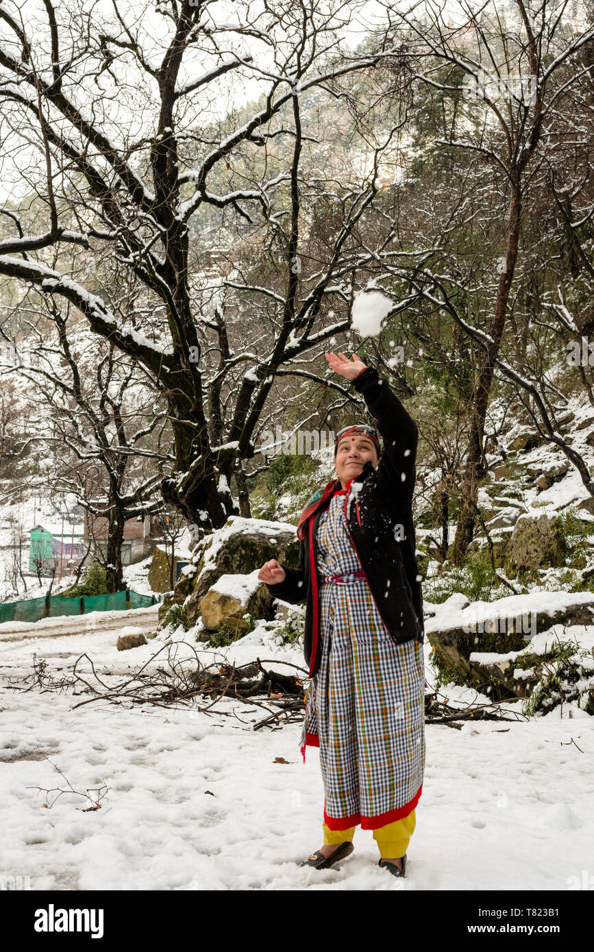 Woman in traditional dress manali hi-res stock photography and images ...