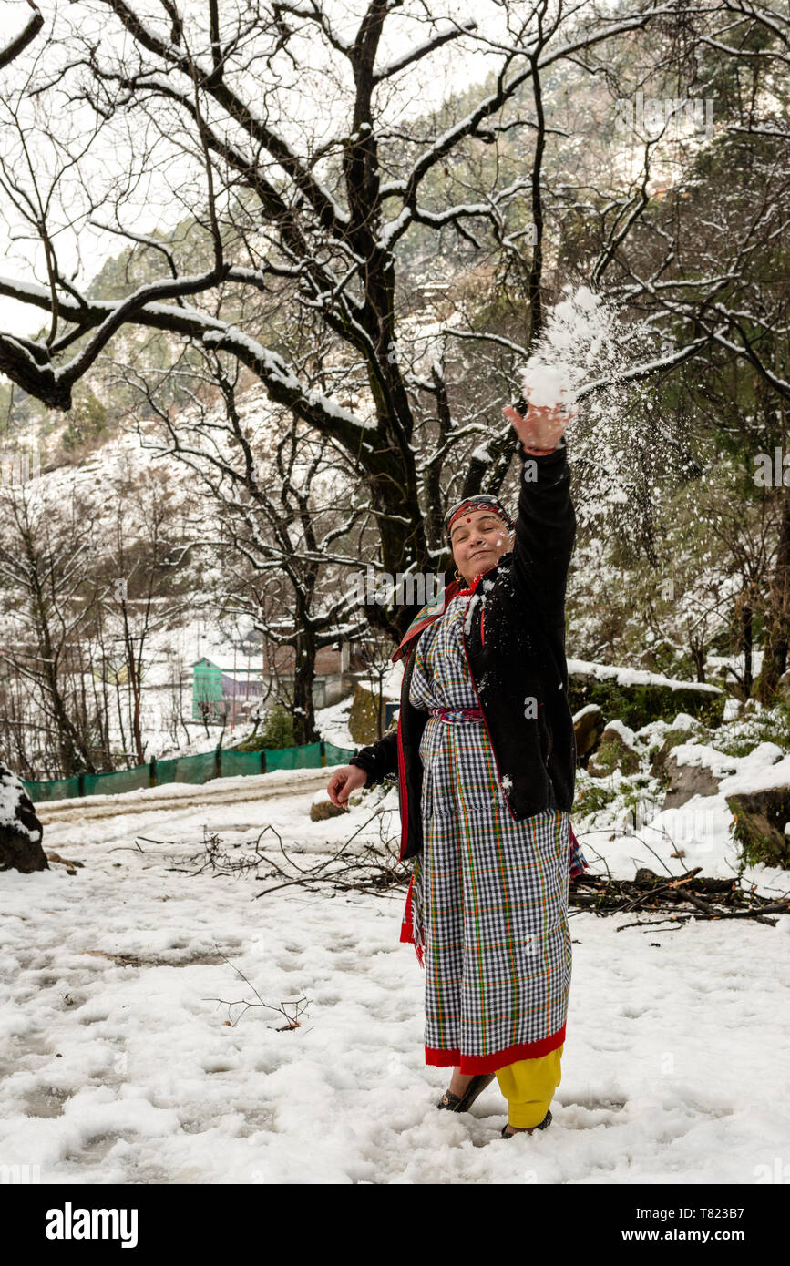 Woman in traditional dress manali hi-res stock photography and images ...