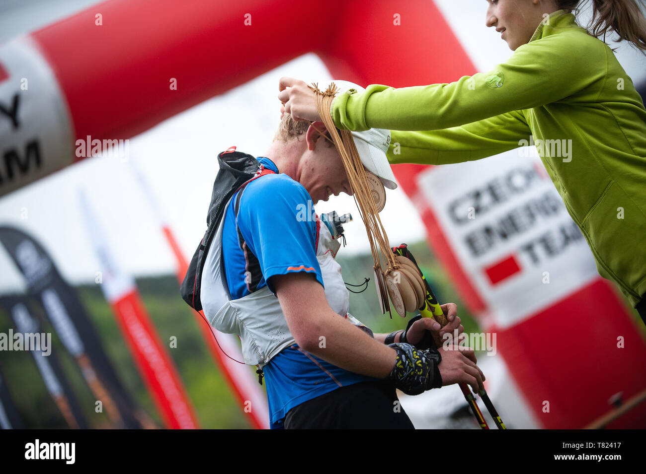 Marathon runner finish line hi-res stock photography and images - Alamy