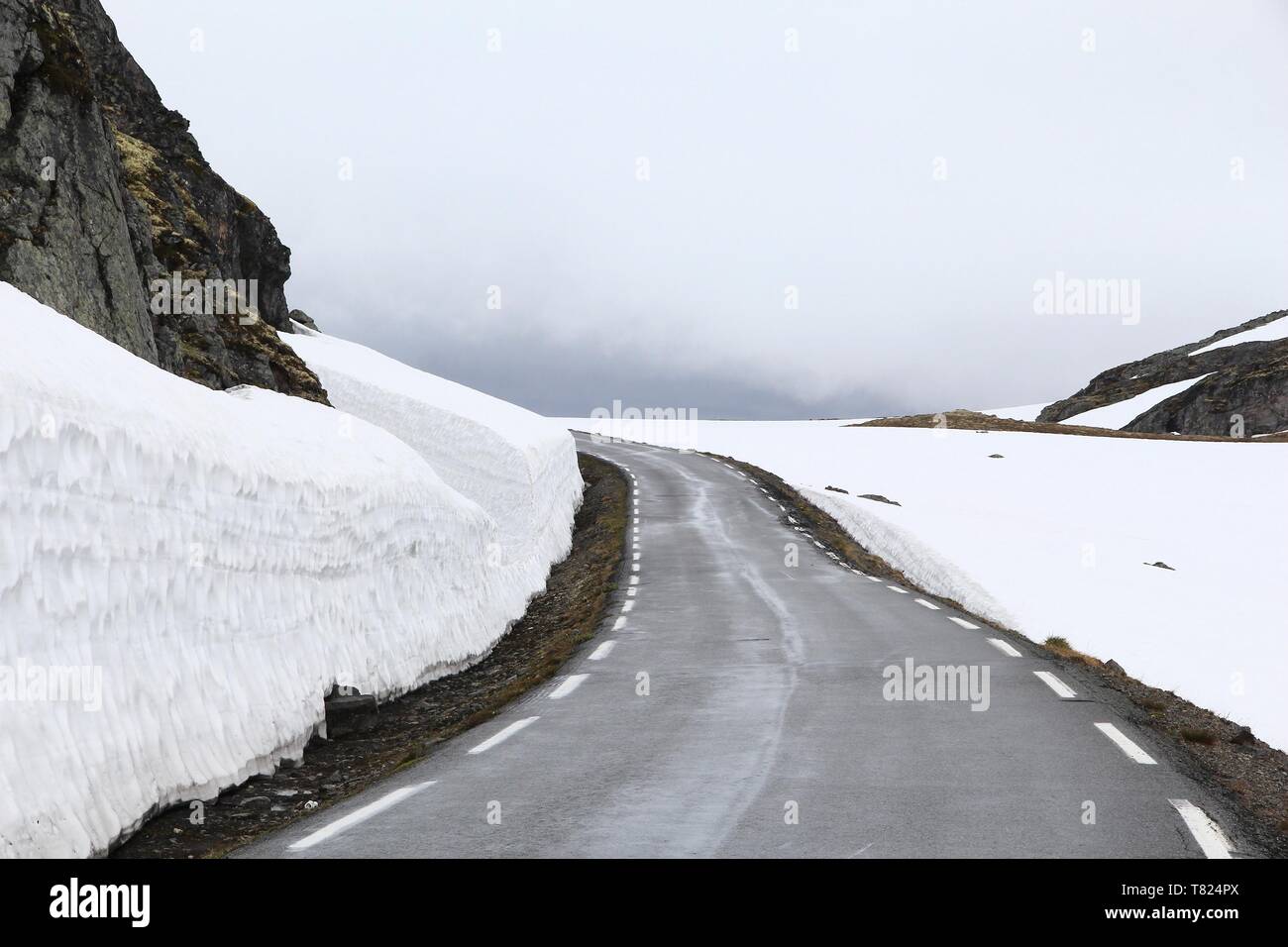 Blind bend hi-res stock photography and images - Alamy