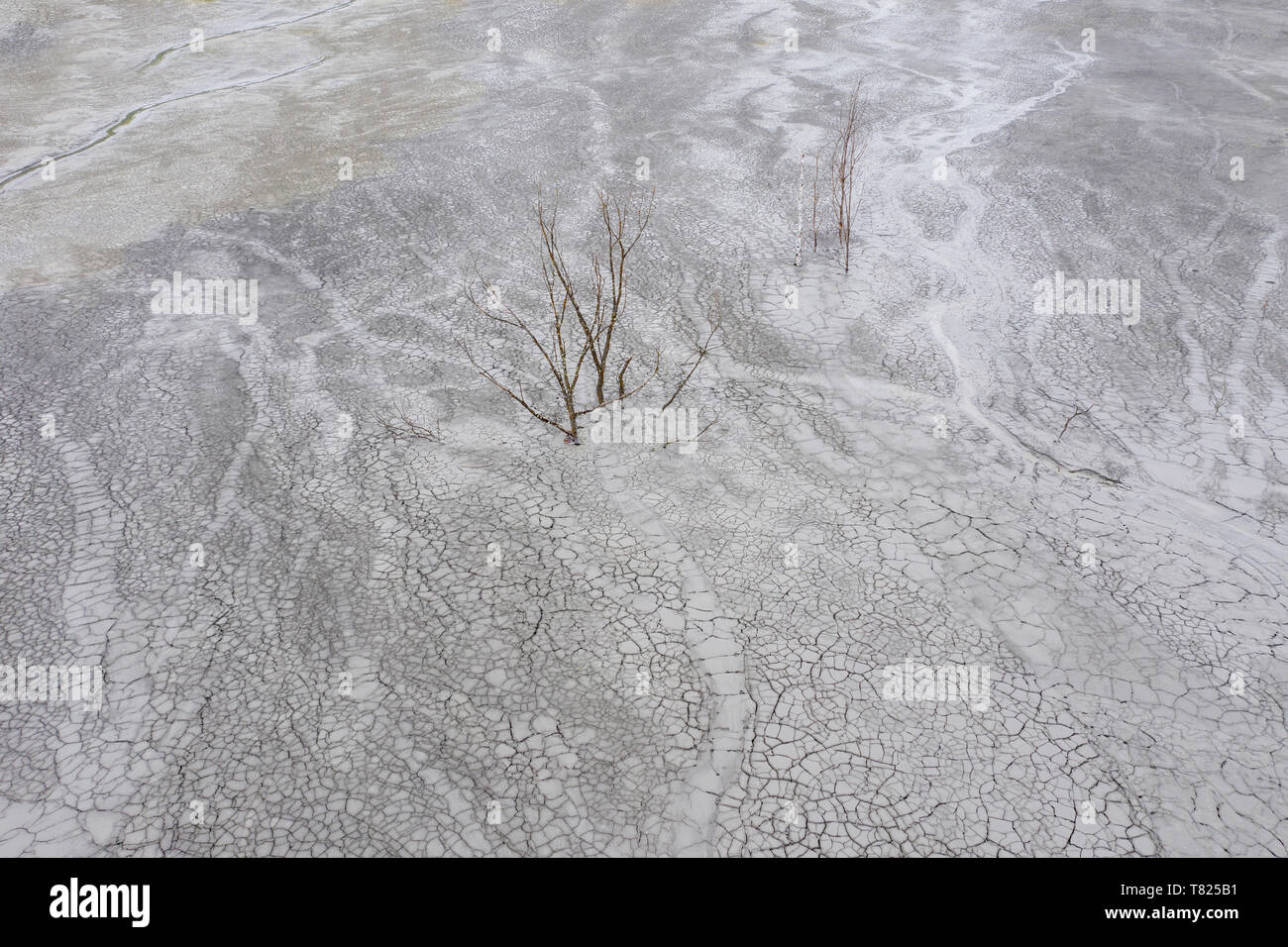 Drought cracked mud aerial hi-res stock photography and images - Alamy
