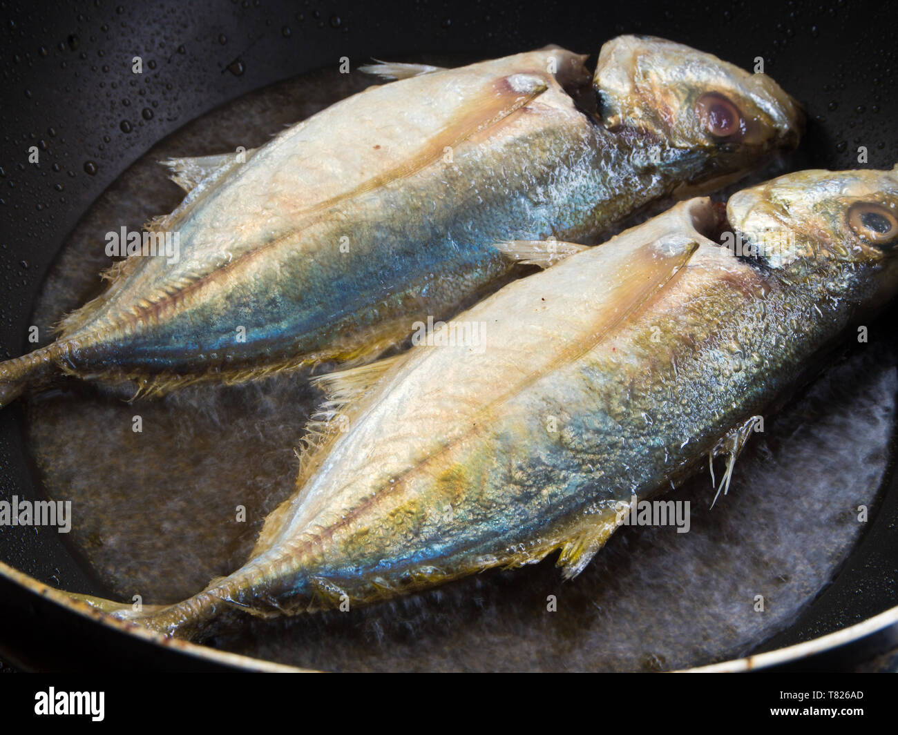 Twin Sea fish frying in a Pan Stock Photo - Alamy