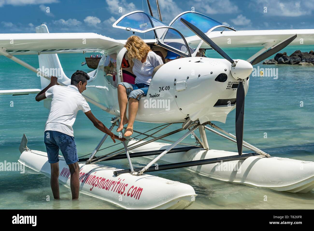Mauritius, Riviere du Rempart disctrict, Grand Gaube, floatplane flight ...