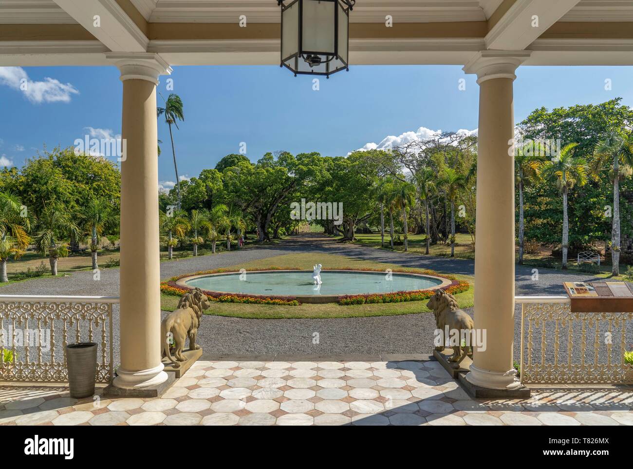 Indian castle and water hi-res stock photography and images - Alamy