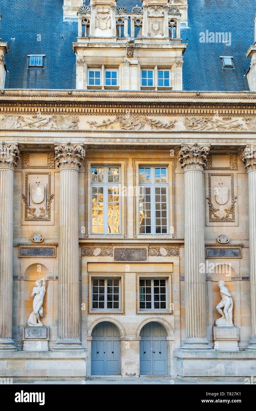 Ecouen castle hi-res stock photography and images - Alamy