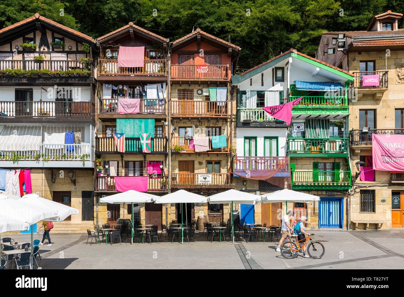 Spain, Guipuzkoa, Bask country, Pasaia, Traditional facade of the ...