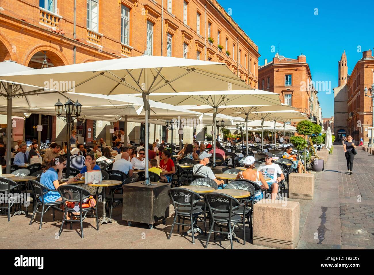 Place du capitole toulouse cafe hi-res stock photography and images - Alamy