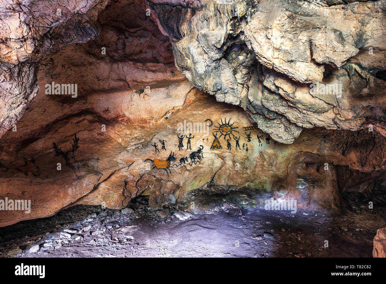 Stone age cave hi-res stock photography and images - Alamy