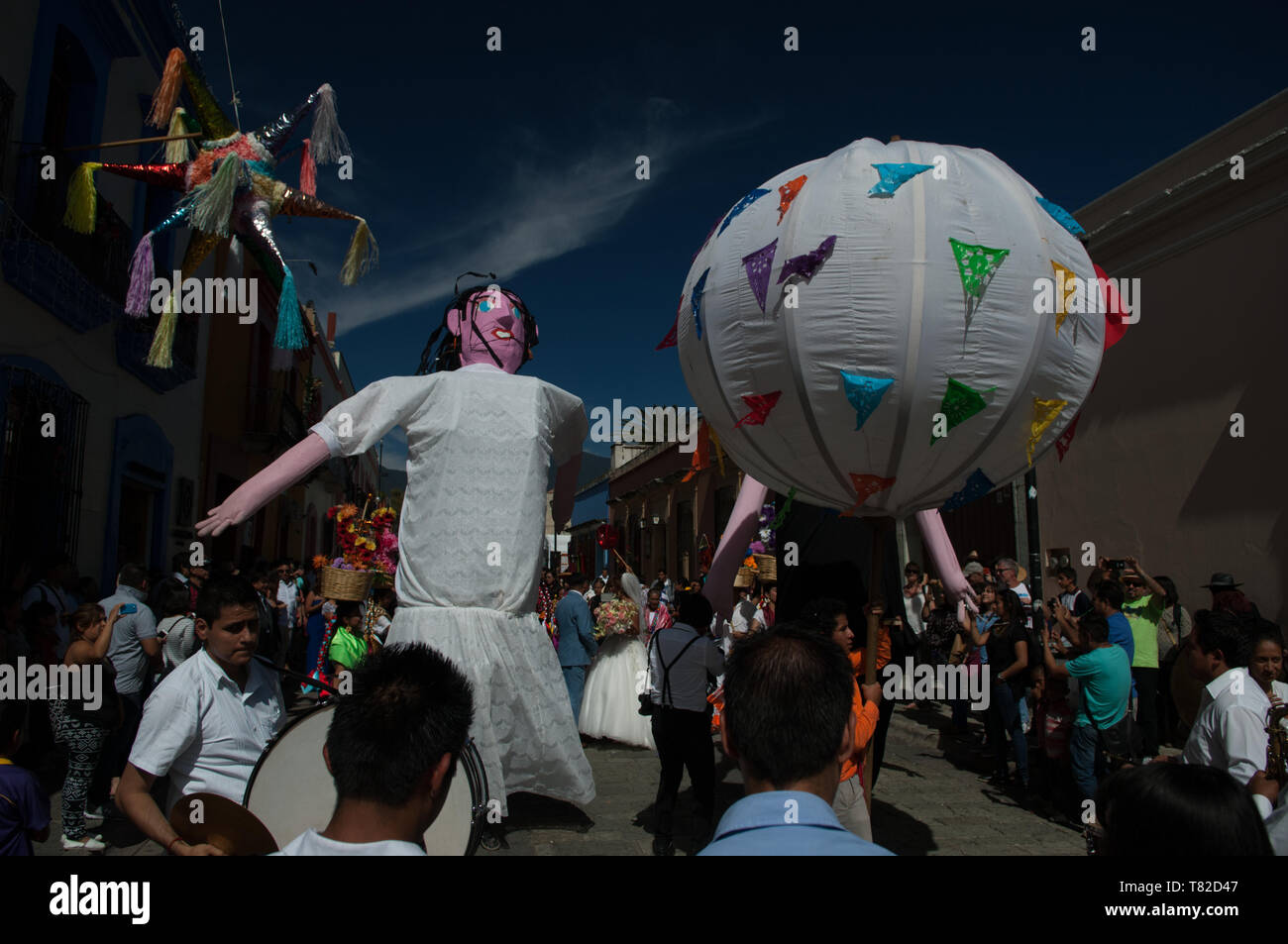 The long wedding procession, Oaxaca Stock Photo - Alamy