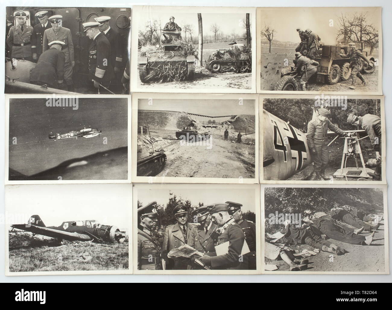 Photographs by war reporters. Circa 1,000 images of various branches of ...